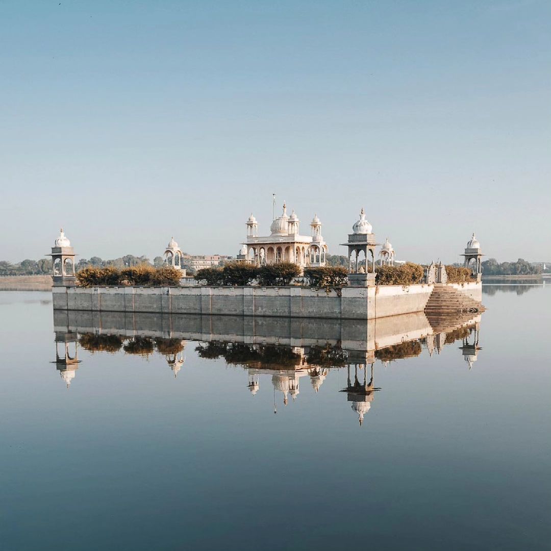 Neighbouring districts of Udaipur
